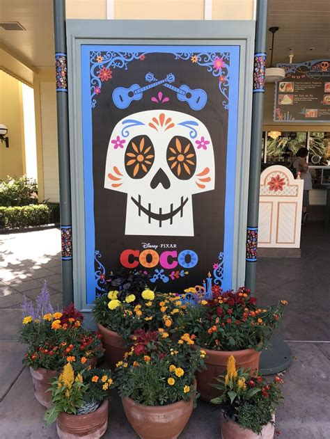 Disneylands Decorations For Día De Los Muertos Are Just The Right