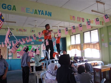 Xing Fu Decorating Their Class For Merdeka Celebrations