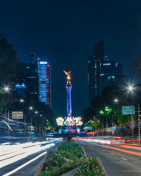 257 841 Fotos Y Imágenes De Edificios De Noche Gratis · Banco De Fotos Gratis