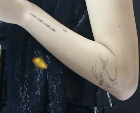 A Close Up Look At Some Of Twice Chaeyoungs Gorgeous Tattoos Koreaboo