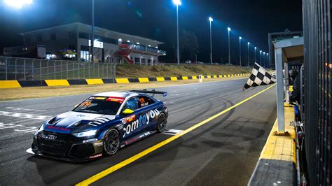 Brown Huff Victorious In Sydney Tcr Spectacle