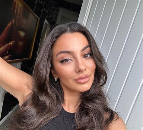 Zelal Akbas Bio Age Height Wiki 😍 Models Biography