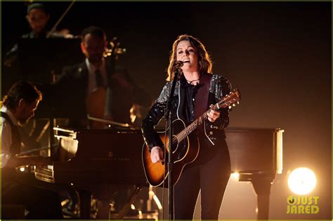 Brandi Carlile Gets Standing Ovation For The Joke Grammys 2019
