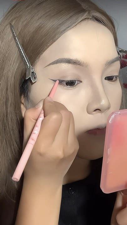 Perfect Eyeliner Eyeliner Tutorial Eyeliner Eyeliner Shorts Youtube