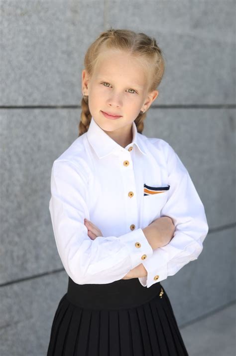 חולצה לבנה דגם כאמל