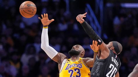 Luke Kennard Scores 27 Lebron James Leads Lakers To Surprising 107 98