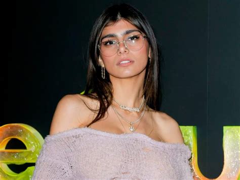 Mia Khalifa Relationship Status The Social Media Stars Love Story