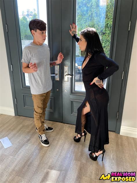 Realmom Hot Tattooed Milf Joanna Angel Fucks A Pervy 114 Pics