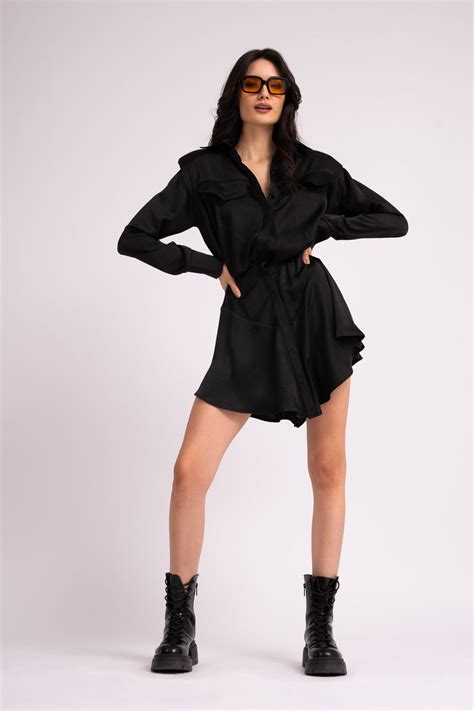 Rochie Mini Alba Cu Volane Si Umeri Goi Bluzat