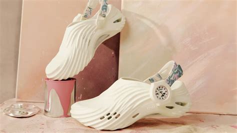 Crocs Y G Shock Han Creado Los Primeros Mules Con Reloj Incorporado Y