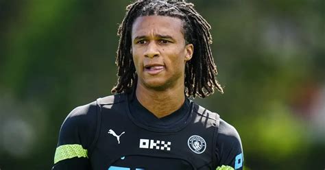 Le Barça Considère Nathan Aké Comme Le Défenseur Central Le Plus Adapté