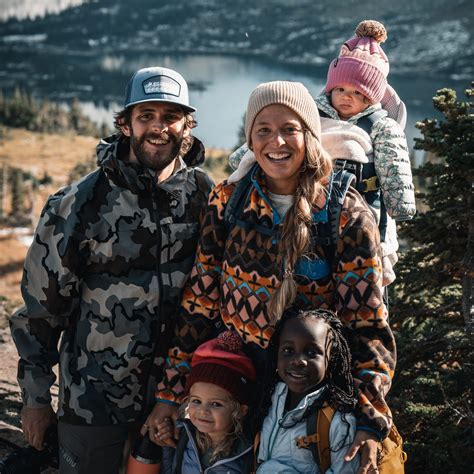 Thomas Rhett Says Hes A Proud Girl Dad To His 3 Daughters