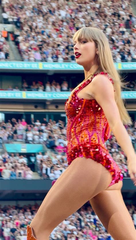 Pin By Seductive Muses On My Favorite Playlist 🎷 Taylor Swift Style