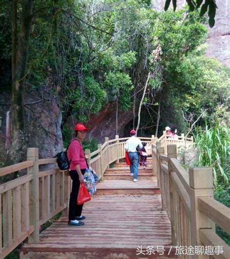 登高铜石岭，漫步丹霞间，在健步和登山中闲度周末 每日头条