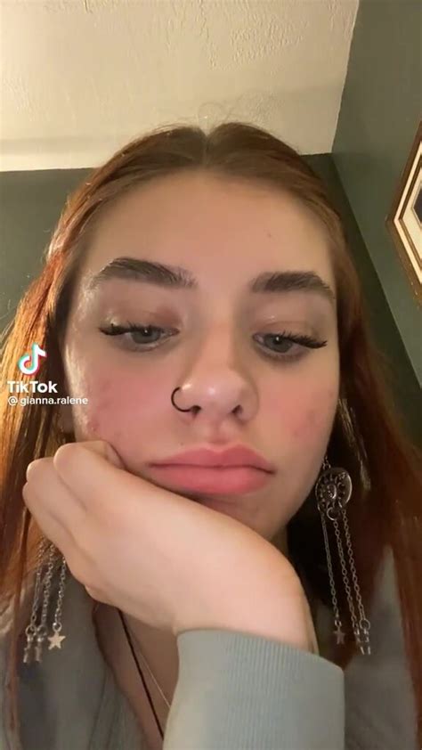 Girl Rips A Wet Fart On The Toilet