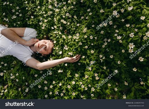 62 Thousand Women With No Clothes On Royalty Free Images Stock Photos Pictures Shutterstock