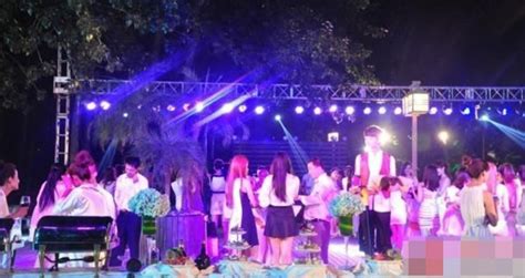 Lộ ảnh Trong Tiệc Thác Loạn Của Nhiều Người Mẫu Trung Quốc