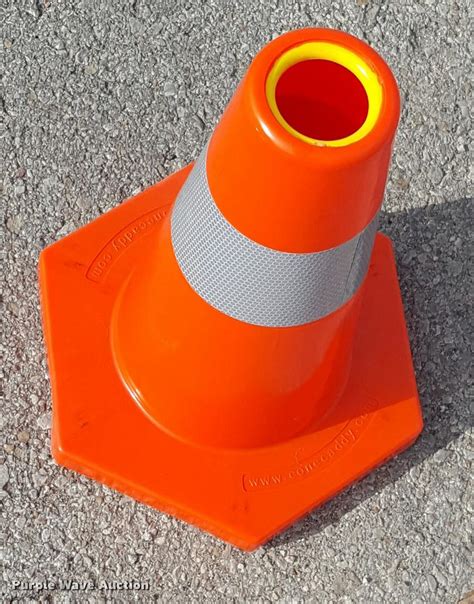 250 18 Safety Traffic Pylon Cones In Tonganoxie Ks Item F1419