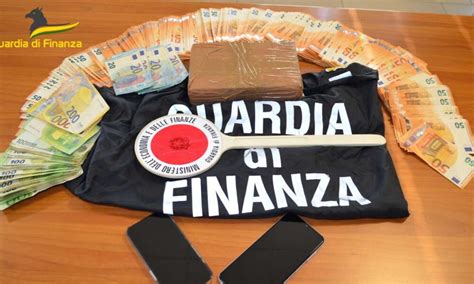 Un Chilo Di Cocaina E 26 Mila Euro In Contanti Arrestato A Pescara