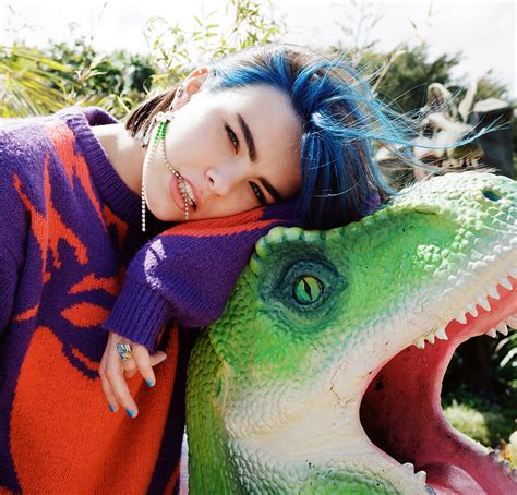 Girl You Need To Know Singer Songwriter Benee Miss Fq