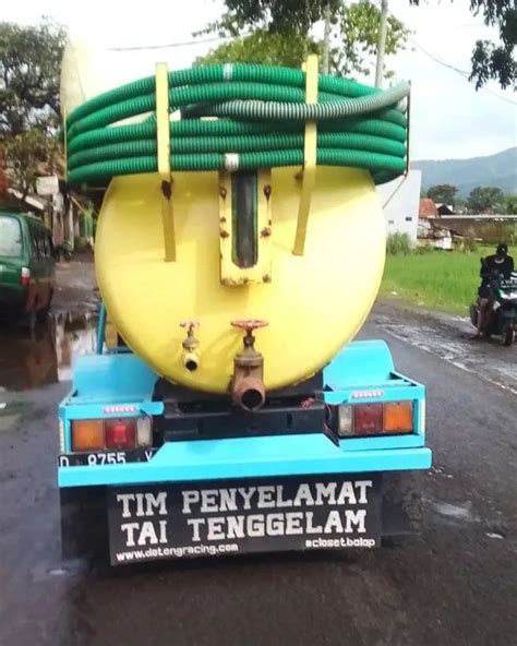 11 Tulisan Lucu Di Belakang Truk Sedot Wc Ini Bikin Yang Lihat Se