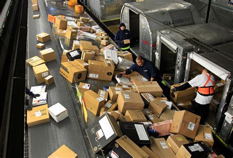 Ups Fedex Pressured With Online Order Surge Business Insider