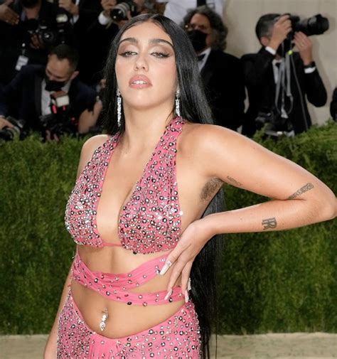 Met Gala 2021 Lourdes Leon Ciccone Con I Peli Sotto Le Ascelle Sul Red
