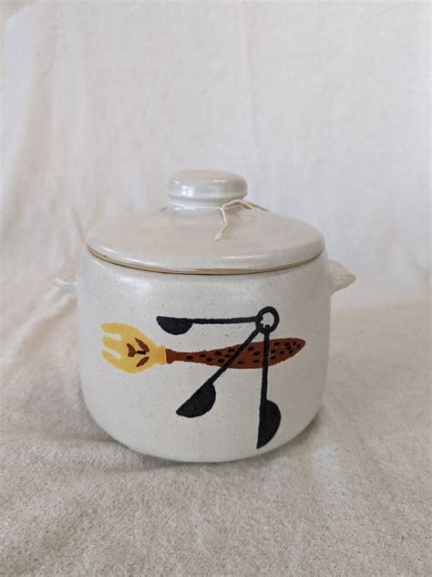 Mid Century West Bend Crock Or Cookie Jar 7 14 Tall X 7 34 Wide In