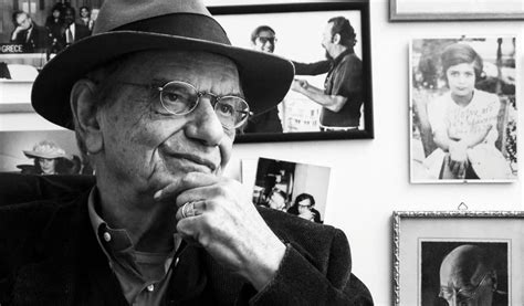 Ποιος ήταν ο βραβευμένος Έλληνας συγγραφέας Βασίλης Βασιλικός Dimosio Gr