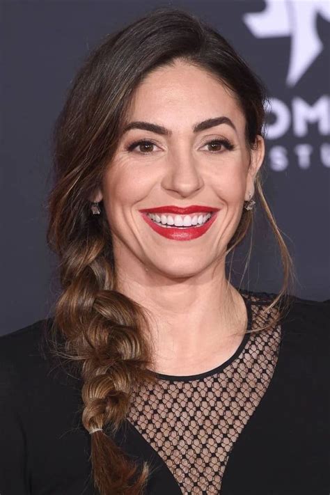 Natalia Cordova Buckley About Entertainmentie