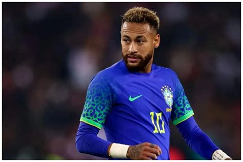 سارق توپ امضا شده نیمار ۱۷ سال به زندان می‌رود