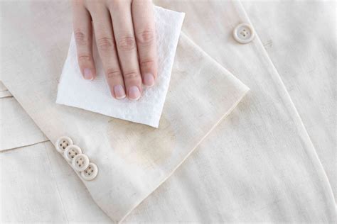 How To Remove Grease Stains From Clothes And Carpet