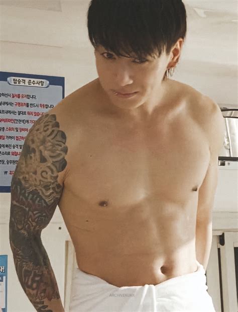 Pin De Lauren Em Bangtan Jungkook Abs Foto Jungkook Bts Exército