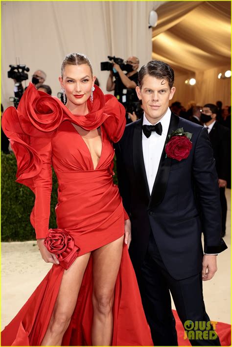Karlie Kloss Goes Red Hot For Met Gala 2021 Photo 4623141 Photos