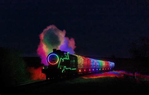 Epping Ongar Lights Express This Epic Steam Train Covered In Christmas Lights Is Returning For 2023