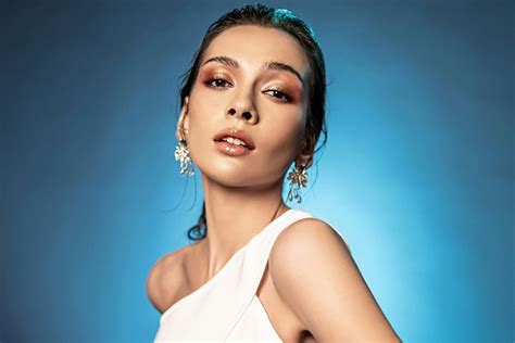 Biodata Dan Agama Dosma Hazenbosch Artis Cantik Diduga Pacar Baru