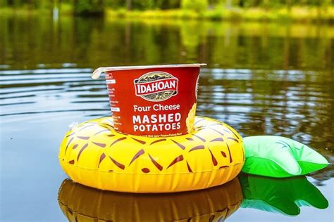 수영 미니 튜브 물놀이 장난감 캔 받침대 병 컵홀더 수영장 리조트 촬영 음료수 풀빌라 테이블 오늘의집 쇼핑