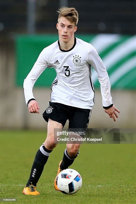 Gian Luca Itter Of Germany Runs With The Ball During The U17 Euro News Photo Getty Images