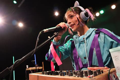 Niña Alien Centro Gabriela Mistral