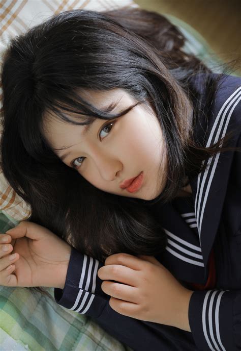 性感美女时尚写真校服学生妹粉嫩香唇白嫩脸蛋甜美可爱动人 搜狐大视野 搜狐新闻