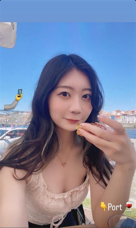 Cute Japanese Girl Eating Dessert Rprettyasiangirls