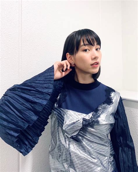 のん、毎日新聞新cm撮影時のオフショットを公開 画像一覧（2 5） The First Times