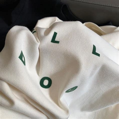 Cherry Lala 韓。實拍。23秋。小字母印花磨毛加厚棉短袖 圓領百搭t恤素色 黑白 Ao03 Yahoo拍賣