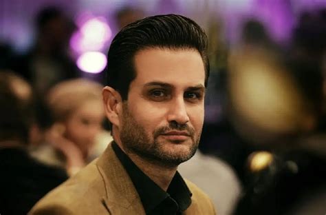 عکس سفر در زمان؛ پورسرخ، افشانی و پویا امینی در مراسم ختم؛ سال 90