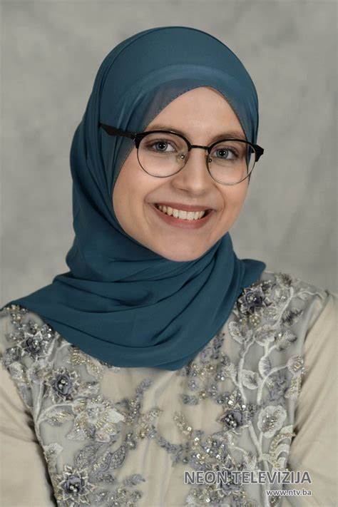 Kalesijka Mirha Čikarić Učenica Generacije Behram Begove Medrese Neon