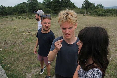 James Nathaniels Etwas Andere Urlaubsfotos Überraschend Dicker Schädel