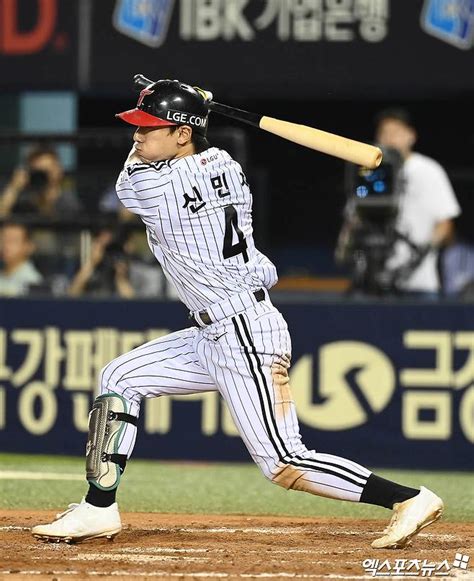 국대 2루수 보유한 Lg 신민재 철벽수비에 웃는다더 발전할 수 있어 고척 현장