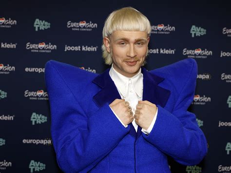 Joost Klein Pakt Uit Met Verrassende Metamorfose Voor Altijd In Mijn Blauwe Tijdperk