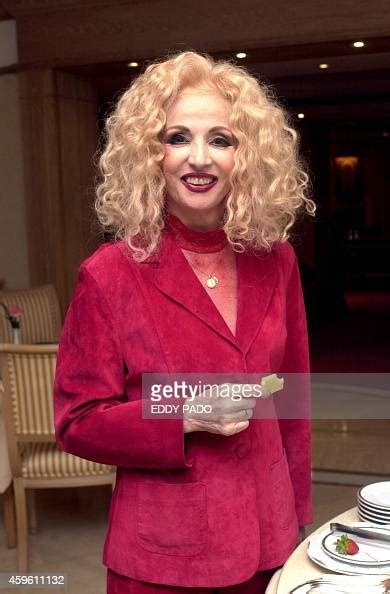 Lebanese Veteran Singer Sabah Poses For A Picture In Dubai 09 News