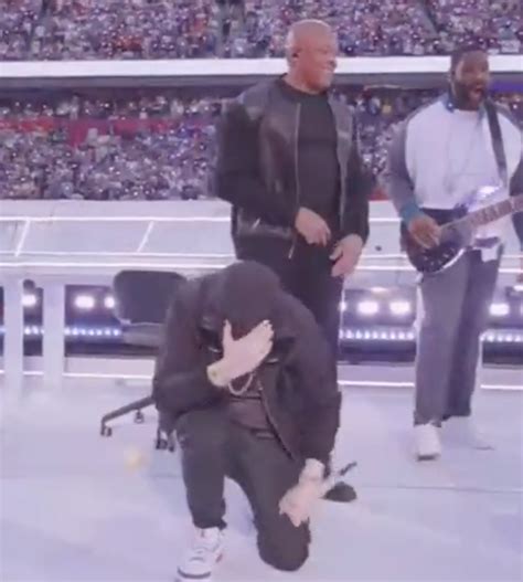 Deadline Detroit Did Detroits Eminem Really Defy Nfl By Taking Knee